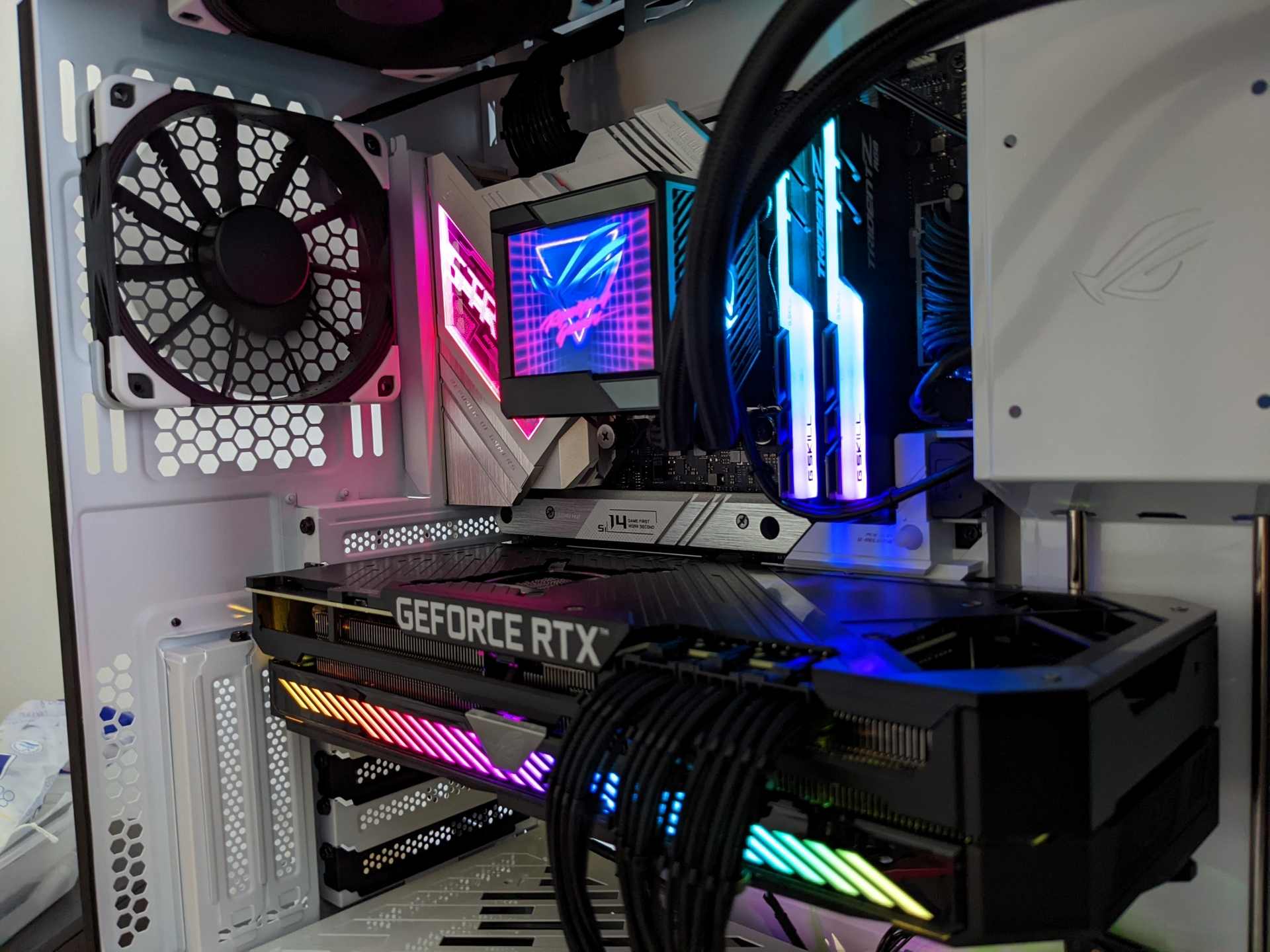 ASUS ROG STRIX HELIOS (RECENZIA A TESTY) | Alza.sk